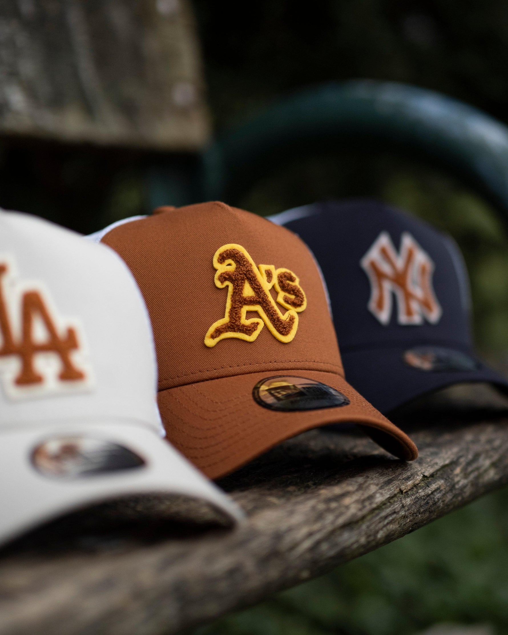 Exclusive fitted caps, Snapbacks and Teams - best selection at FAM