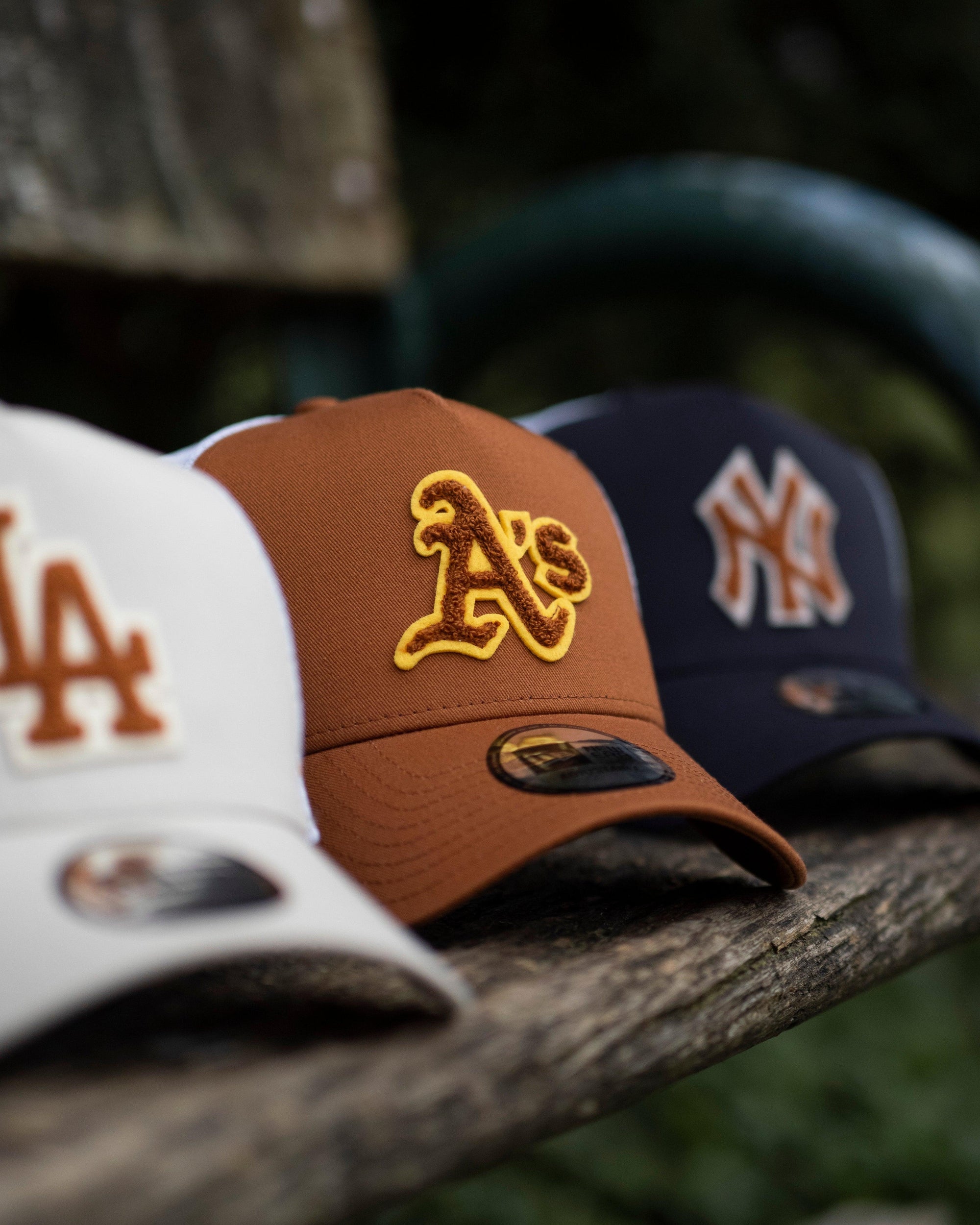 Exclusive fitted caps, Snapbacks and Teams - best selection at FAM